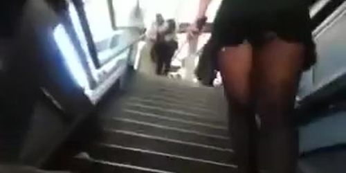 Bajo La Falda Medias