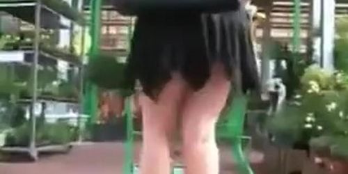 Shopping Upskirt