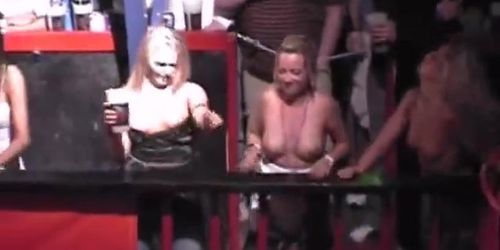 Flashing in Spring Break Club - Tnaflix.com