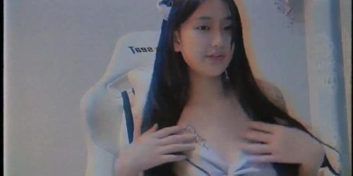Aesthetic Chinese Cam Girl