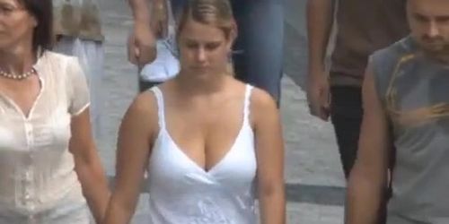 Candid Busty Bouncing Boobs