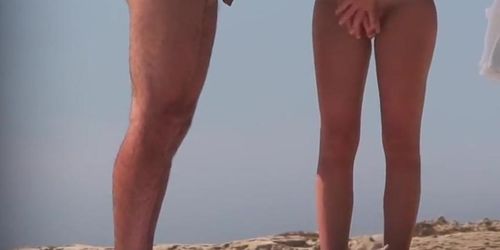 Rubia Desnuda En La Playa