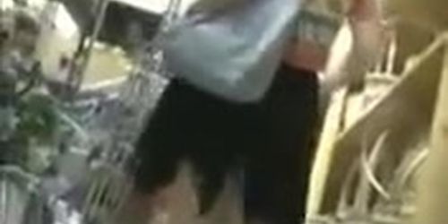 Shopping Upskirt No Pantie