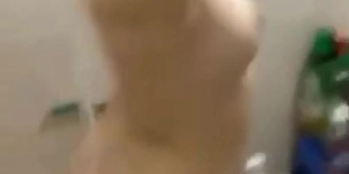 Ngintip Tetangga Kos Mandi