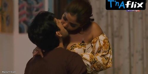 Thea Dsouza Sexy Scene In Wafa