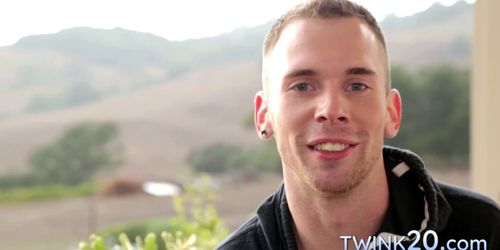 Handsome Muscular Guy Jerking Off On Cam