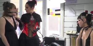 Butt plugged slave banged in public - Tnaflix.com