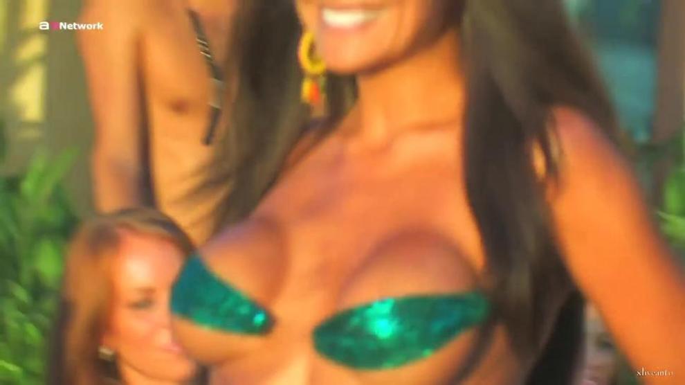Vanessa Adriazola Shows Off Her Stunning Body