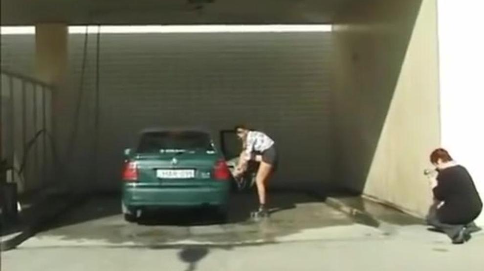 Peeing At The Car Wash 1129