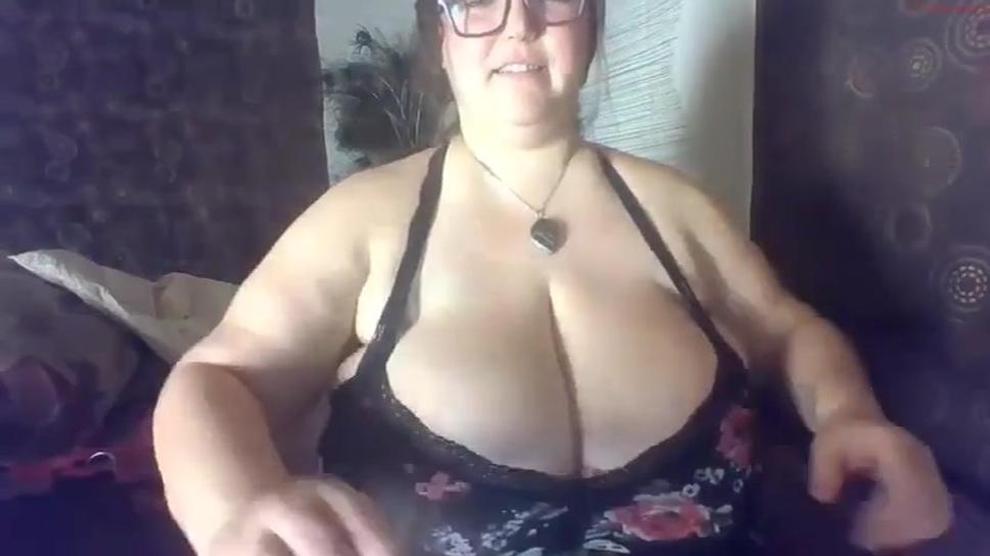 Very Huge Boobs On Cam 2 8233