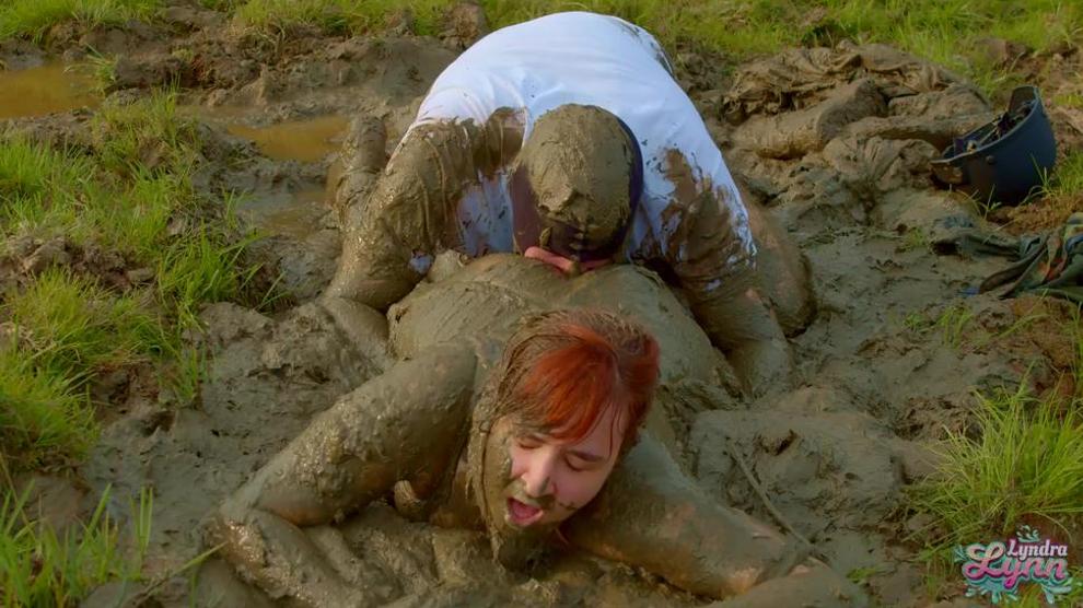 Lara Croft Fucked In Mud 9235