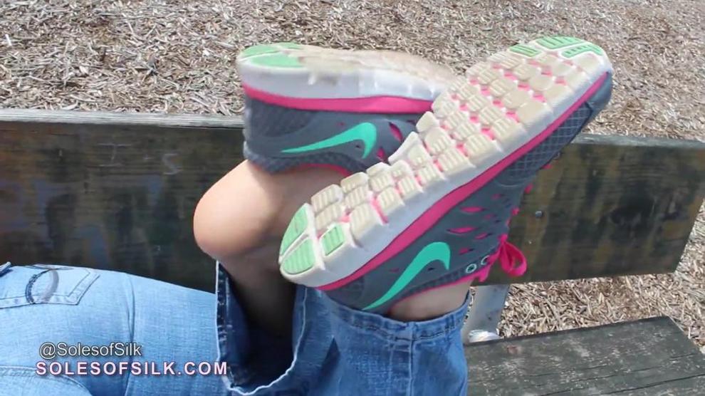 Nike Barefoot Shoeplay