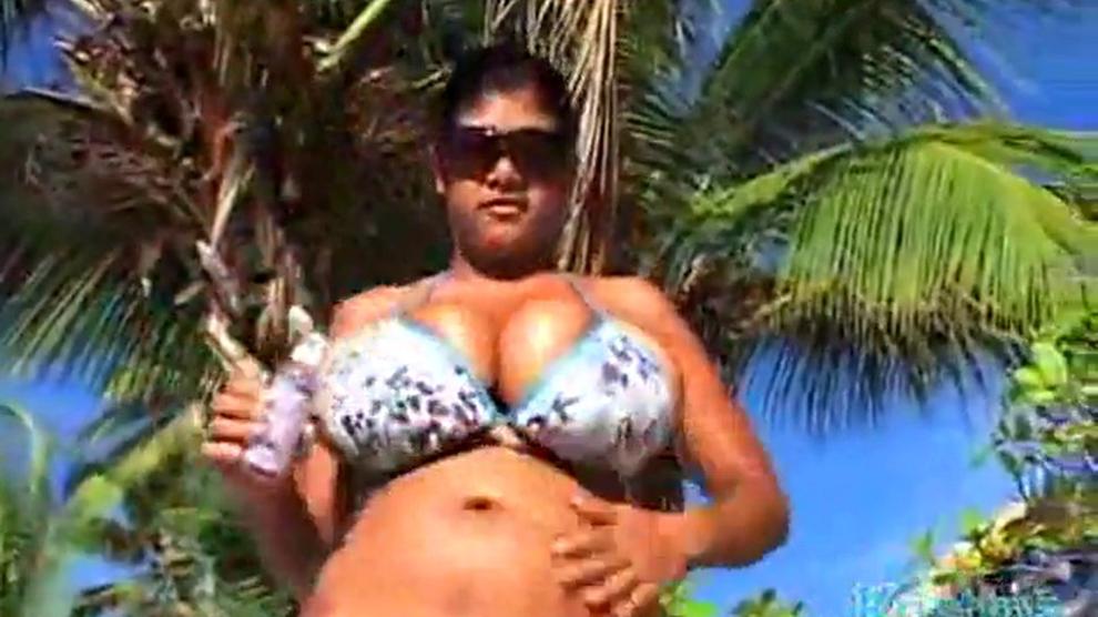 Kristina Milán Jugar En La Playa Kristina Milan