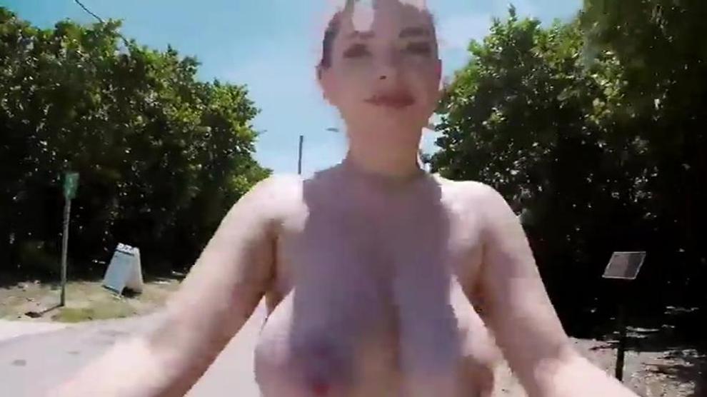 Linda Pelirroja Tetona En Bicicleta Porn Videos