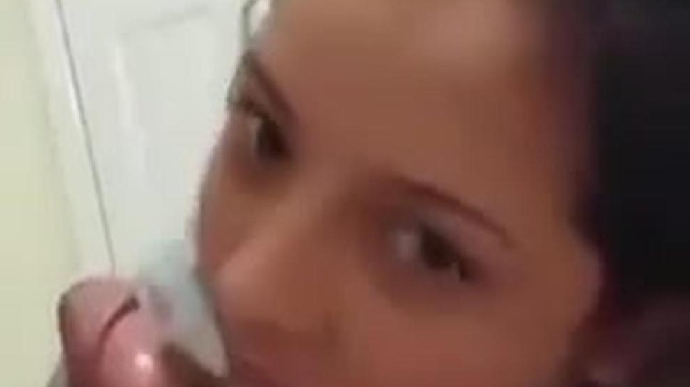 My little sister suck my dick - Tnaflix.com