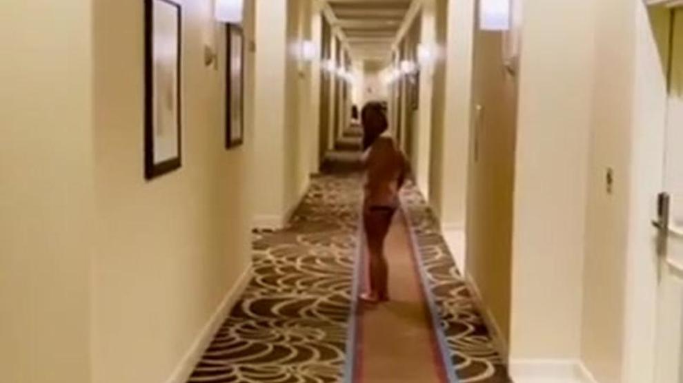 Amateur Nude Wife Hotel Hallway Dare 2 Porn Videos 1725