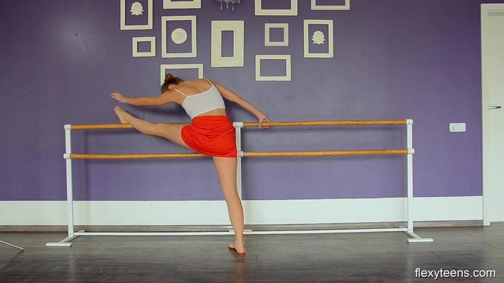 Yanna Hot Naked Gymnast Porn Videos