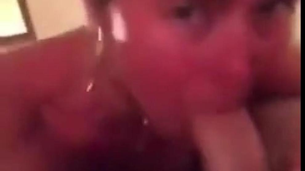 Femme Russe Est Une Amoureuse Du Sperme Car Elle Recoit De Multiples Ejaculations Faciales De