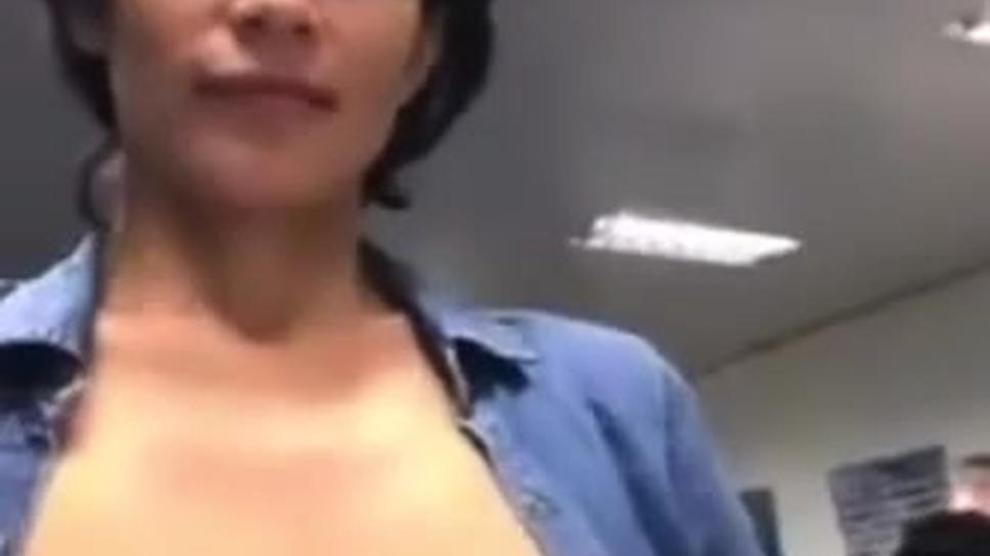 Beautiful Cougar Flash Her Co Worker Porn Videos