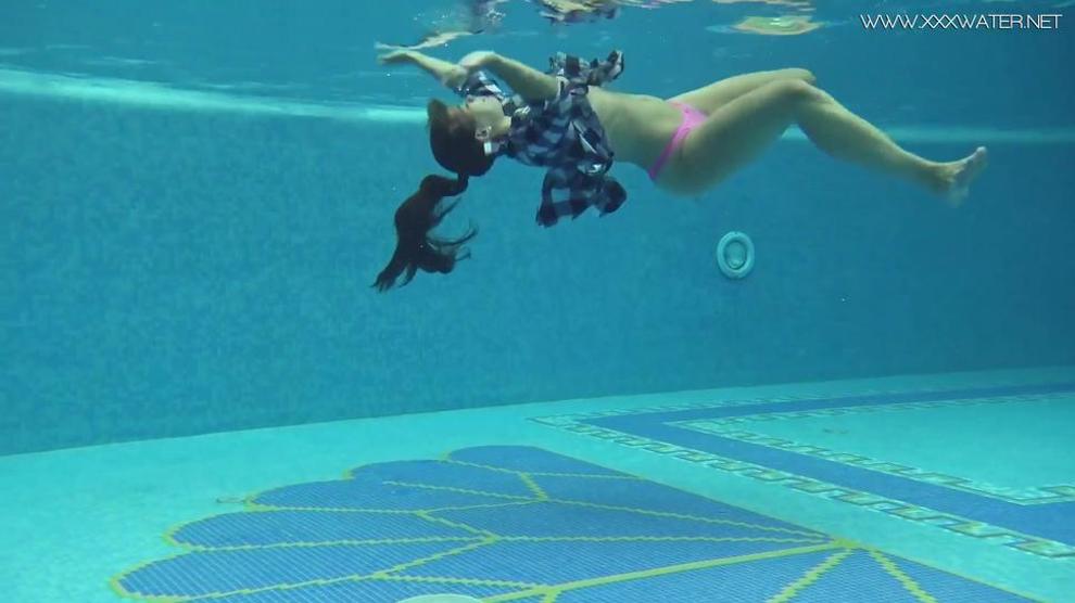 Sazan Cheharda Super Hot Teen Underwater Nude Big Ass Big Ass Big