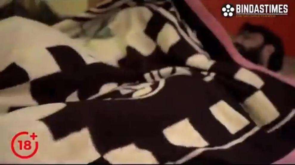 Raat Me Ghukse Kari Bhabhi Or Unki Beti Ki Chudai