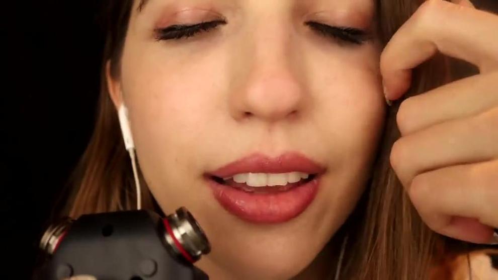 Ear Licking Same With Mic Porn Videos