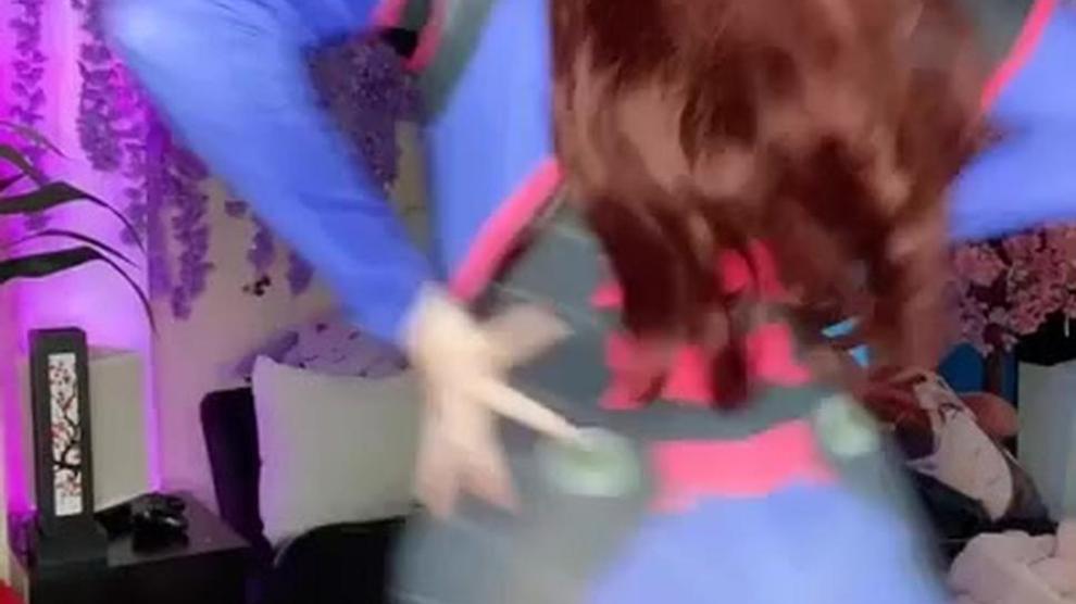 Dva Cosplay Twerking