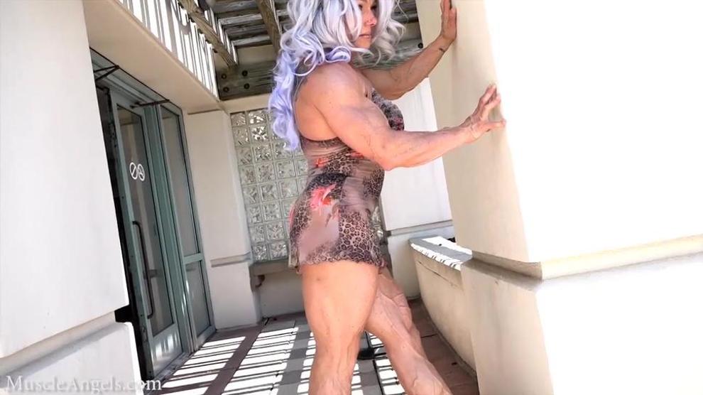 Shredded FBB granny - Tnaflix.com