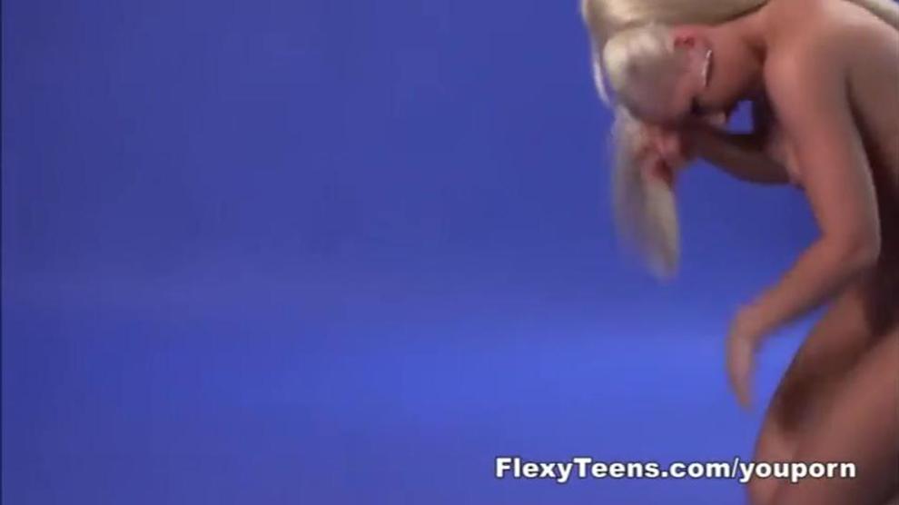 Cute Blonde Shows Nude Gymnastics Porn Videos