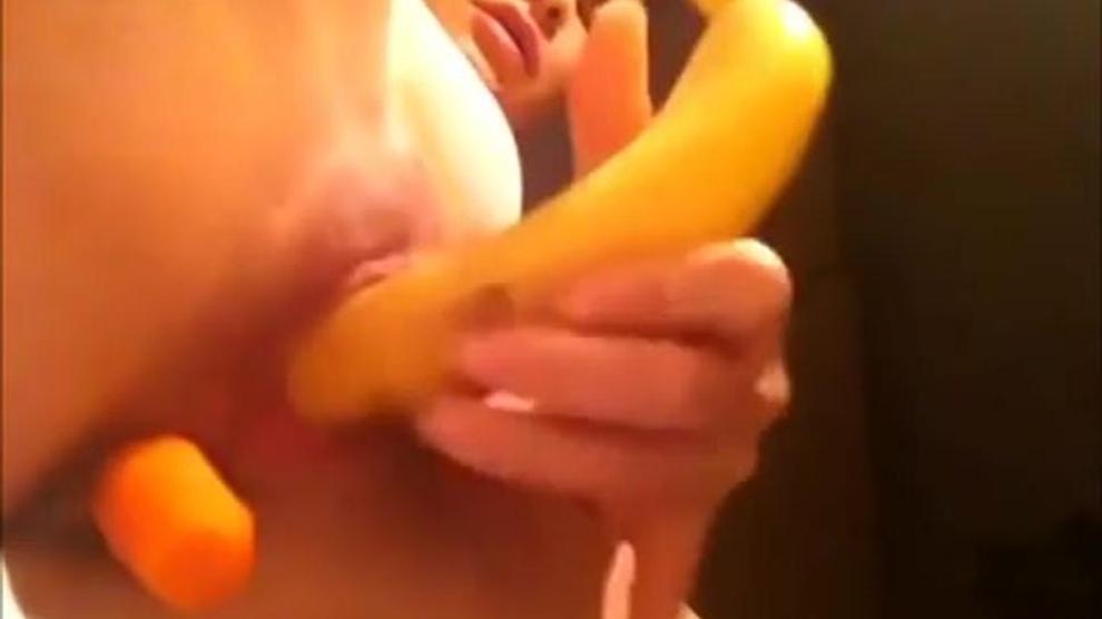 Banana In Her Pussy Carrot In Her Anus Porn Videos