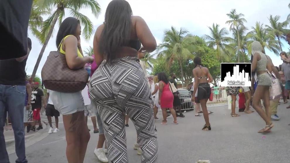 Jiggly Black Spandex Booty