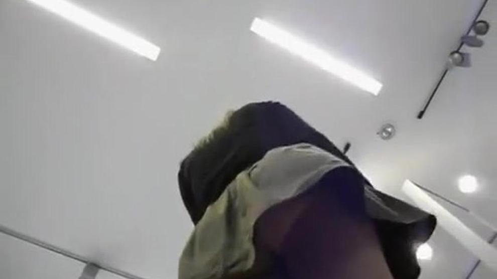 Shoe Shop Worker Upskirt Porn Videos 8276