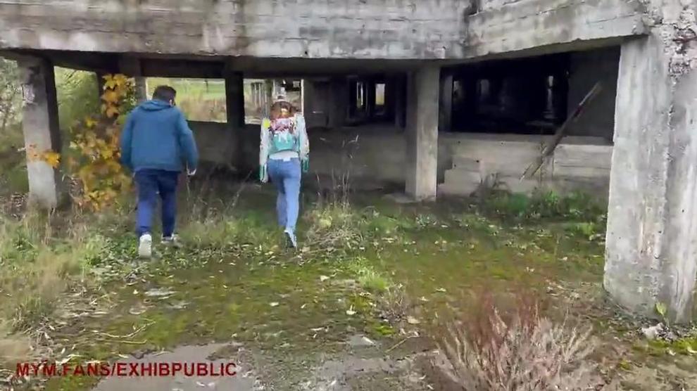 Real Amateur Girl Has Sex In Public With A Tagger He Cums On Me Porn Videos