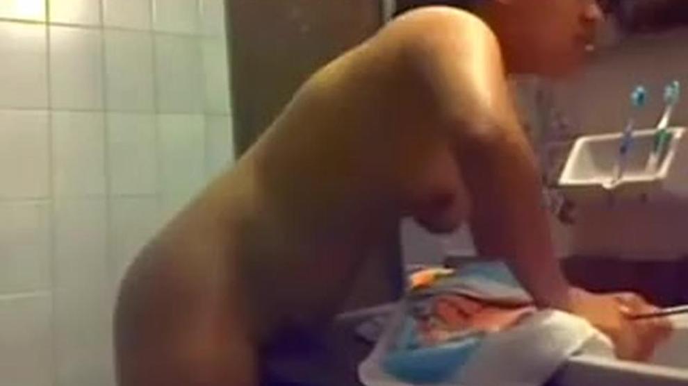 Beautiful Girl Masturbating Bathroom Humping Porn Videos
