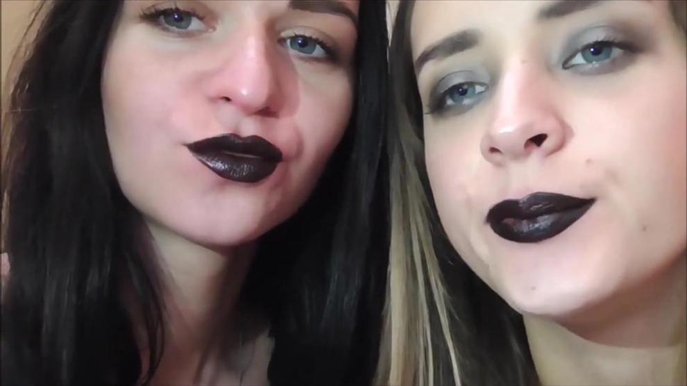 Lesbian Messy Lipstick Challenge