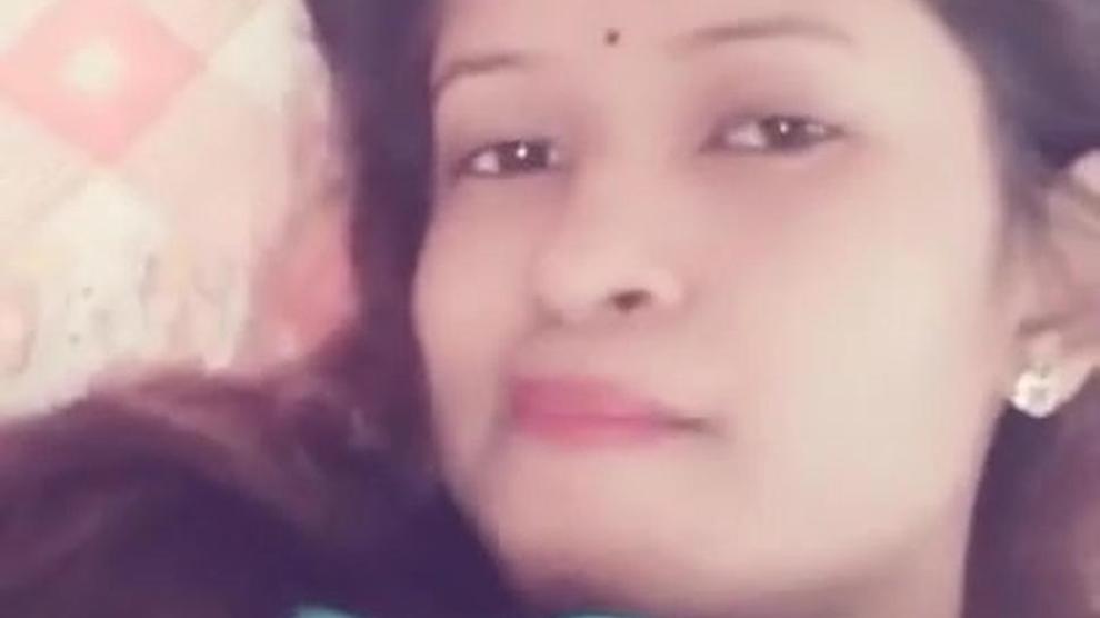 Cute Indian Girl Showing Tits Porn Videos