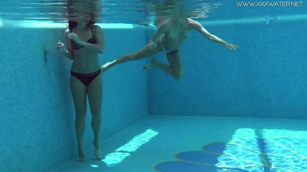 Hot Hot Hotties Cruz And Jessica Swim Naked Together Lindsey Cruz Jessica Lincoln Porn Videos