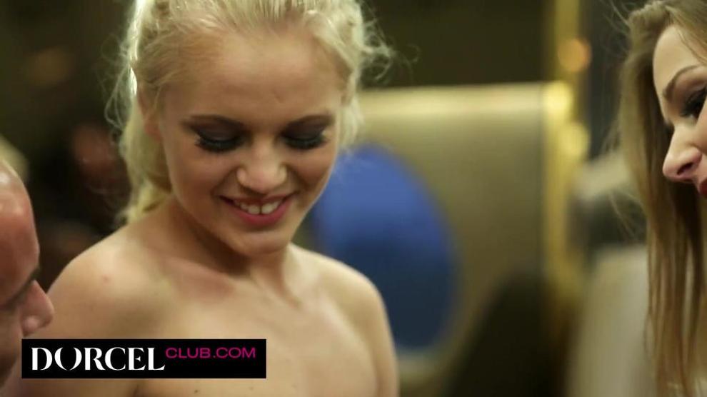 Exclusive Trio And Anal Sex Inside A Private Jet Alexis Crystal Vanda Lust Porn Video 