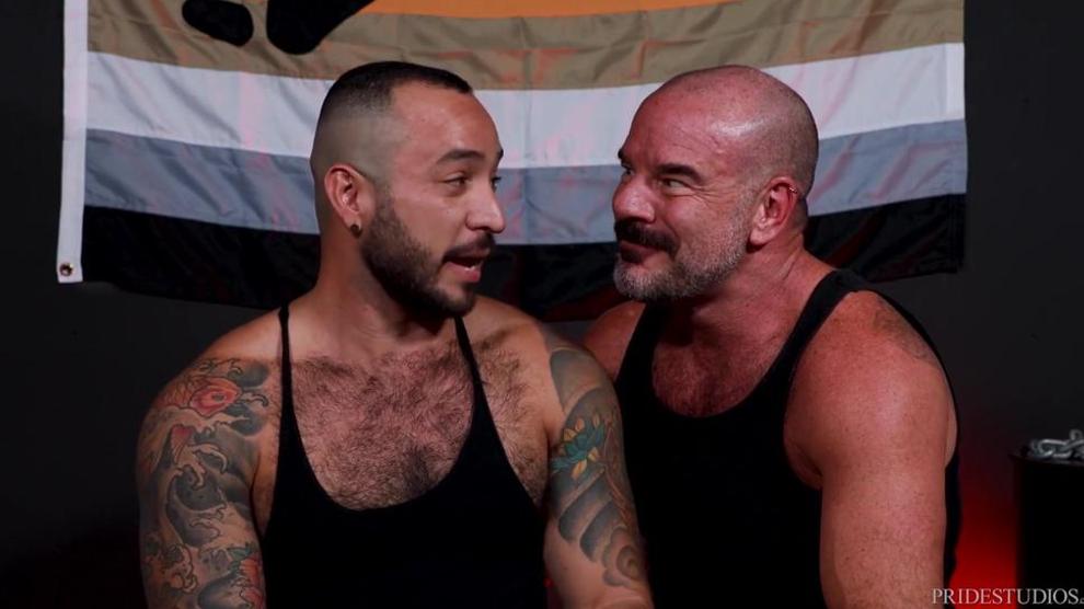 Bearback - Beefy Bears Enjoy Each Other - Tnaflix.com