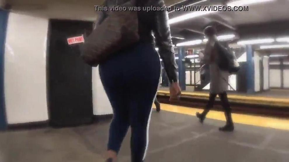 Huge Booty Candid