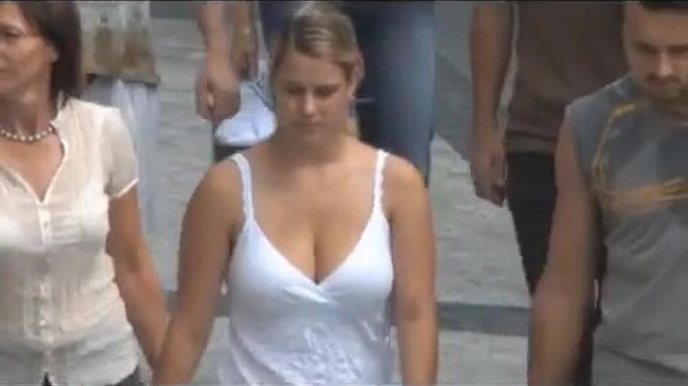 Candid Busty Bouncing Boobs