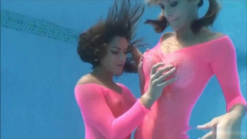Underwater Lesbian Sex