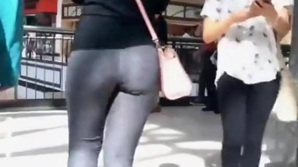 College Girl Wearing Tight Pants 0000
