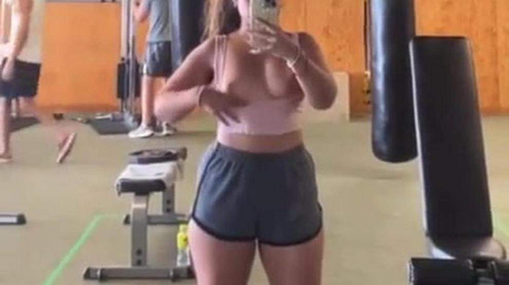 Gym Titty Flash 7432