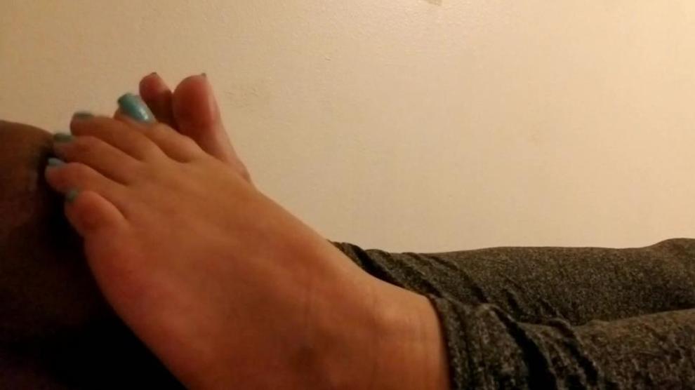 Slave Smelling My Smelly Feet Porn Videos