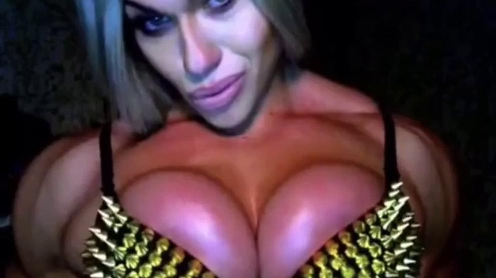 Amazon Flexing Pecs Porn Videos
