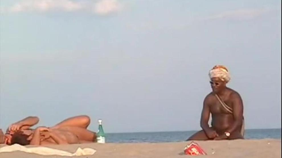 Beach Embarrassed Couple Teasing For Stranger Porn Videos 1428