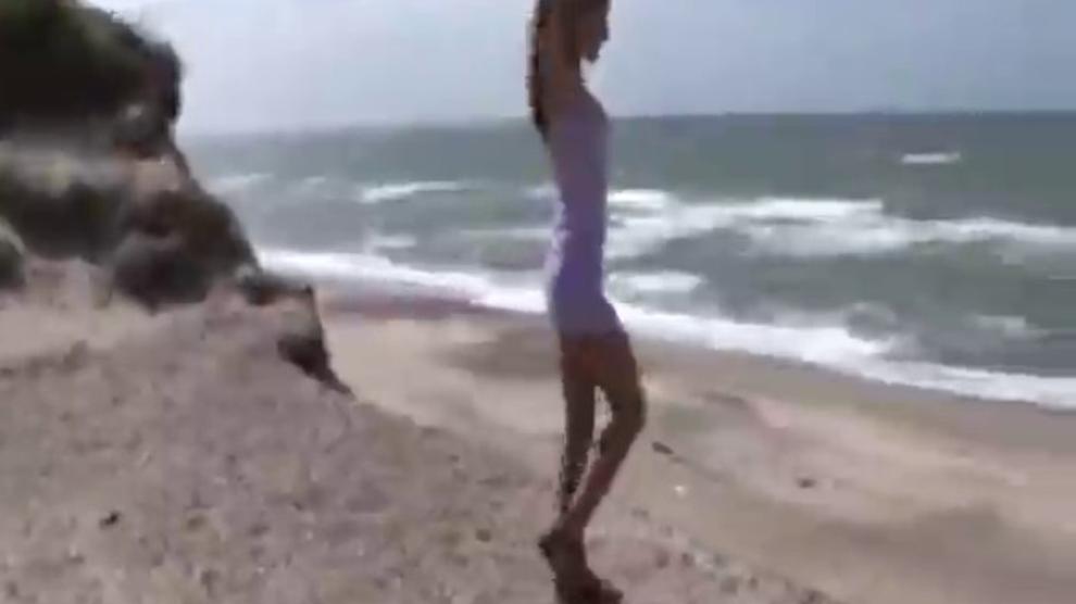 Eroberlin Gilda Roberts Pee Outdoor Open Public In Danmark Teen Amateur