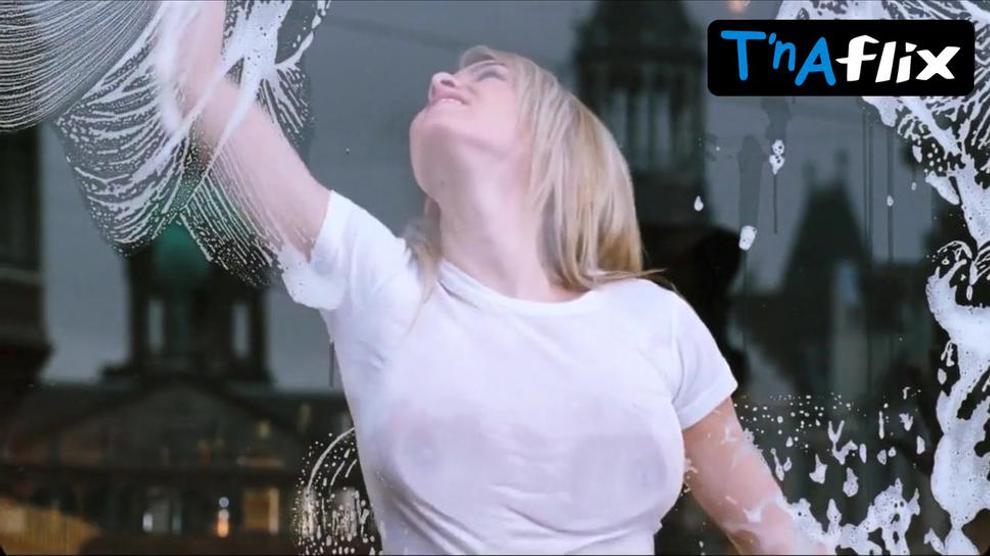 Katie Downes Sexy Scene In Deuce Bigalow European Gigolo