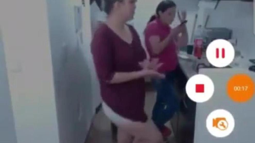 Flagra Cunhada Na Frente Da Irma Porn Videos